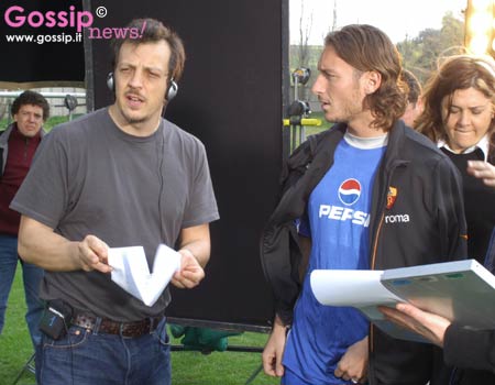 Totti e Muccino sul set - Foto e Gossip by Gossip News