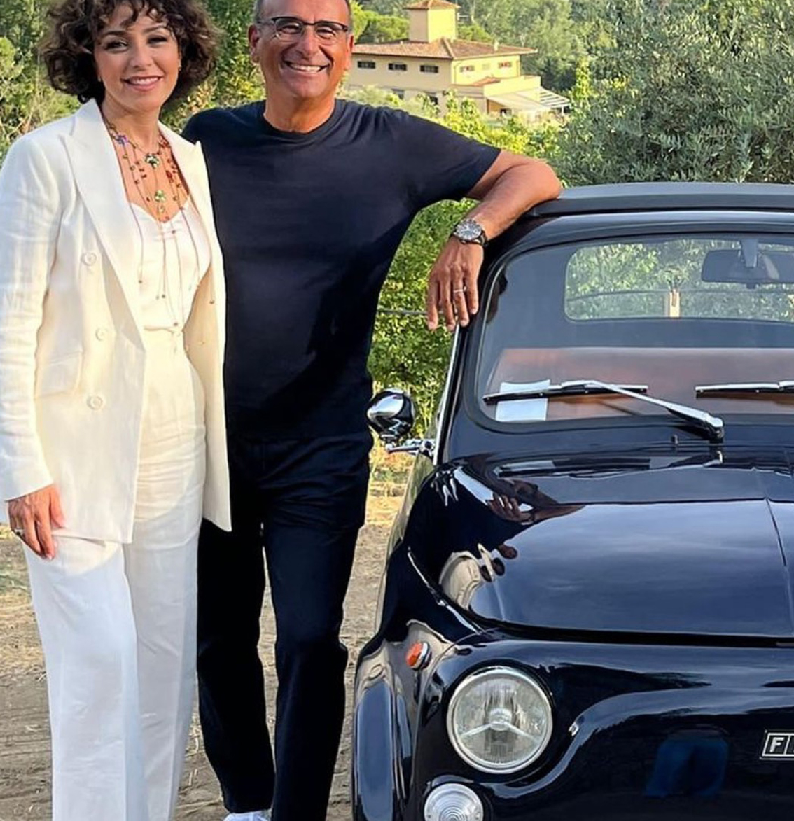 Carlo Conti con moglie e figlio in 500 per il decimo anniversario di ...