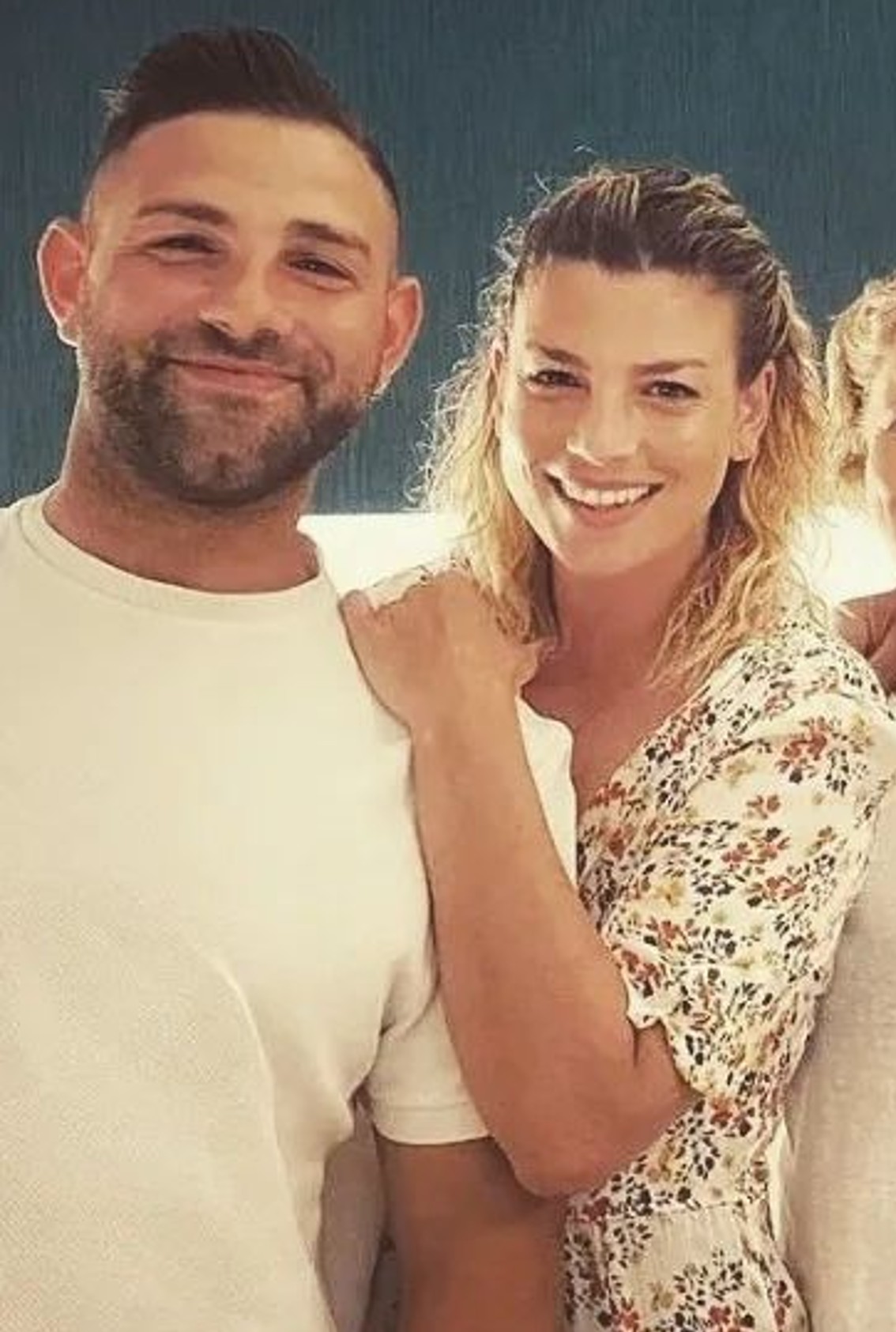 Dopo la morte del padre, Emma fa gli auguri di compleanno all'amato ...