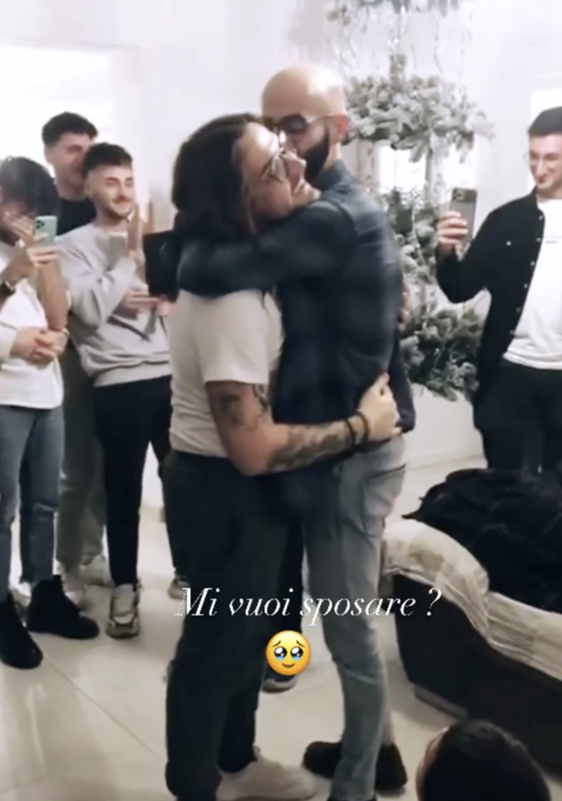 Valerio Scanu fa coming out e proposta di nozze insieme! Ecco chi è il ...