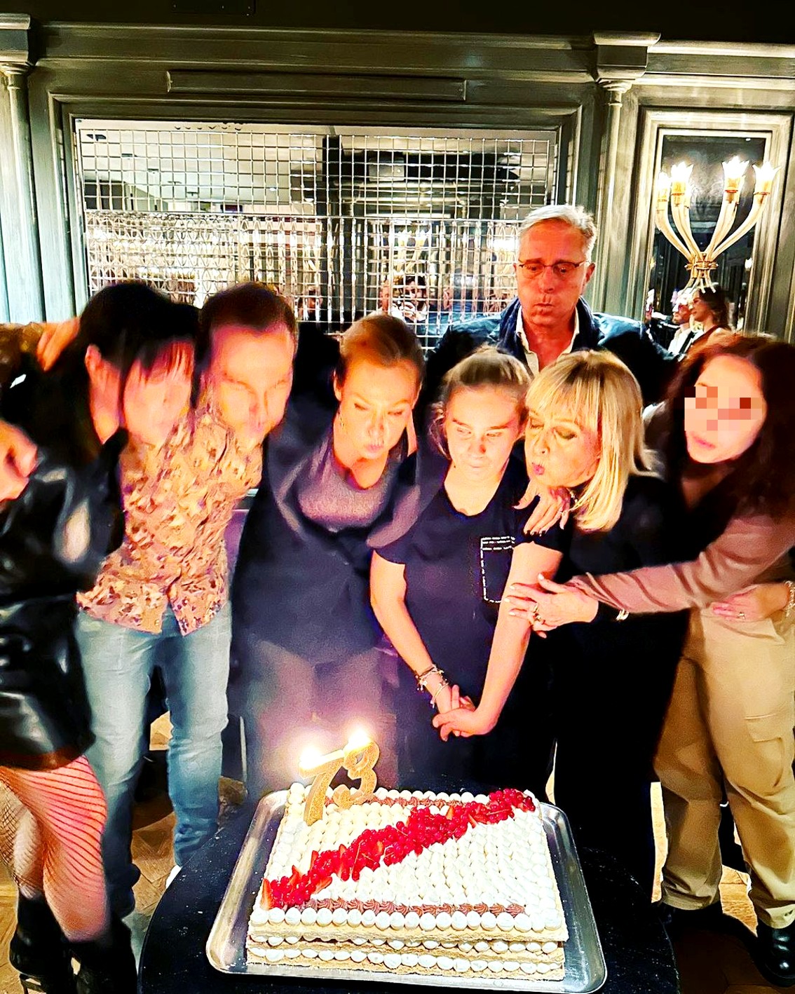 Sonia Bruganelli festeggia i 73 anni della mamma Giulia: party con le ...