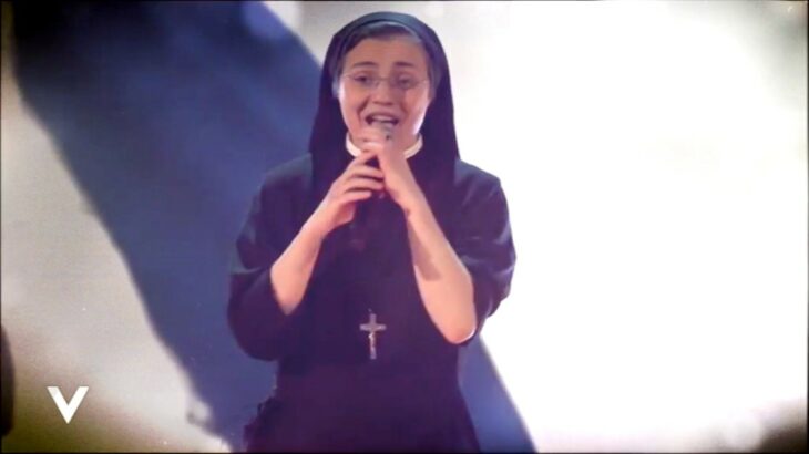 Suor Cristina ha tolto il velo, piercing al naso e nuovo look: ecco che lavoro fa oggi - Gossip ...